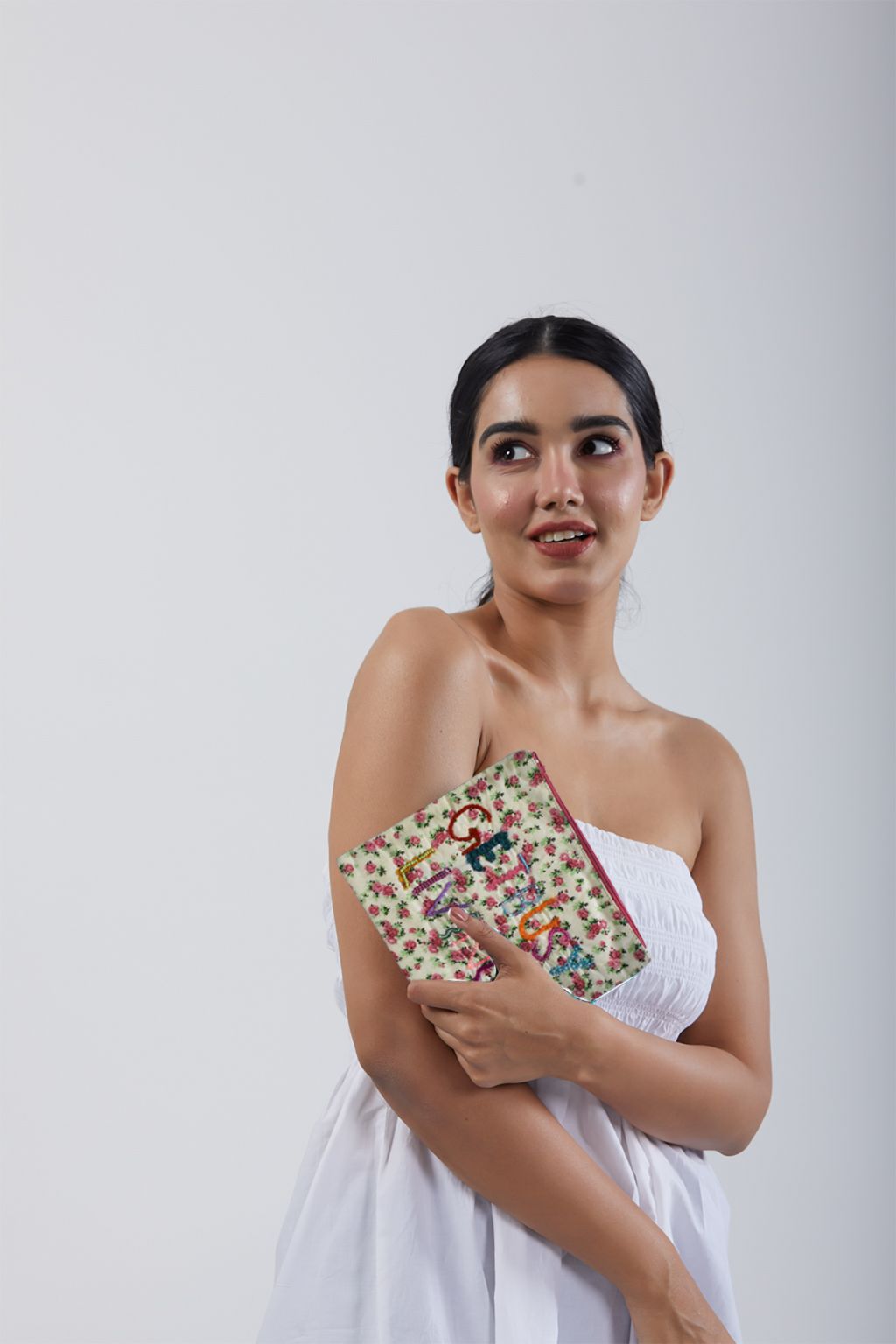 White Floral Embroidered Pouch – Inaraa